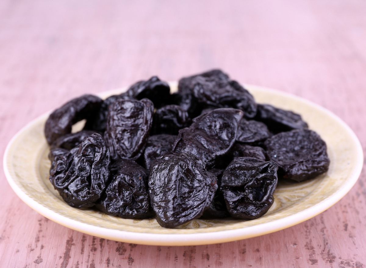 11 Best Natural Laxatives That Actually Work
